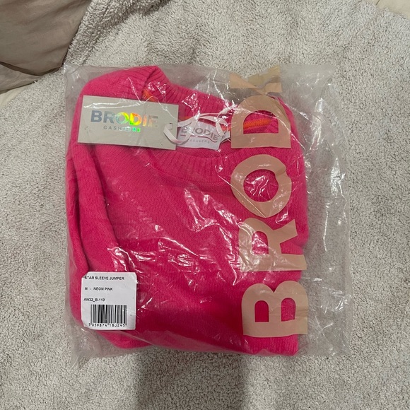 Brodie Cashmere | Sweaters | Brodie Star Sleeve Jumper In Neon Pink ...